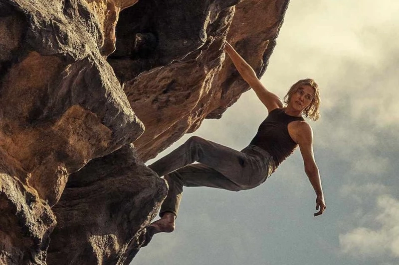 Charlize Theron w ekstremalnych popisach kaskaderskich. Zwiastun ...