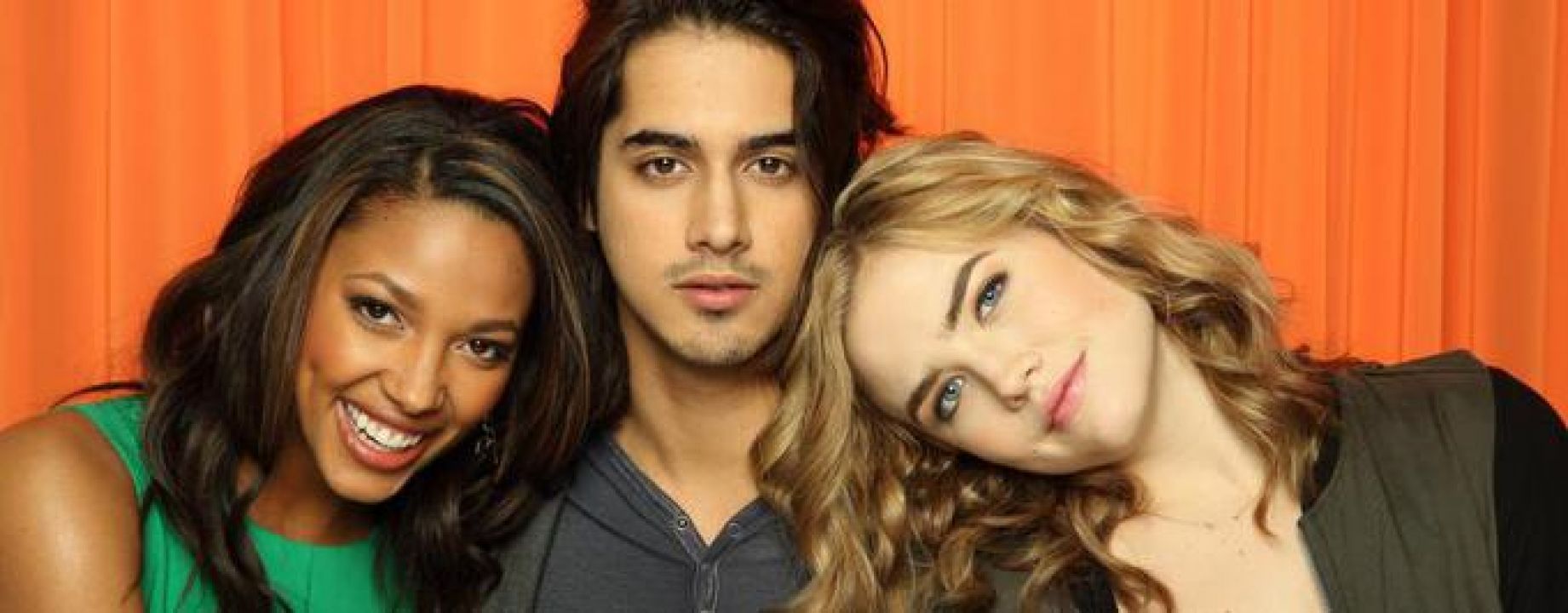 Zobacz nowe intro serialu „Twisted”