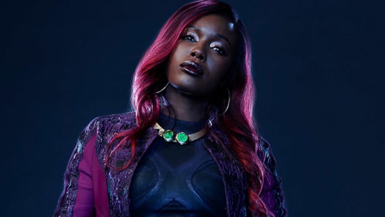 Titans - Starfire w nowym kostiumie na zdjęciu promującym serial HBO Max