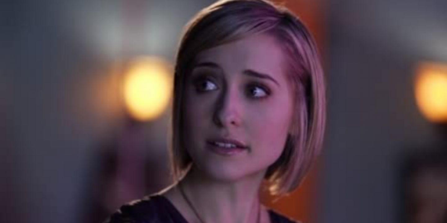 Tajemnice Smallville: aktorka oskarżona o handel seksualny przeprasza ...