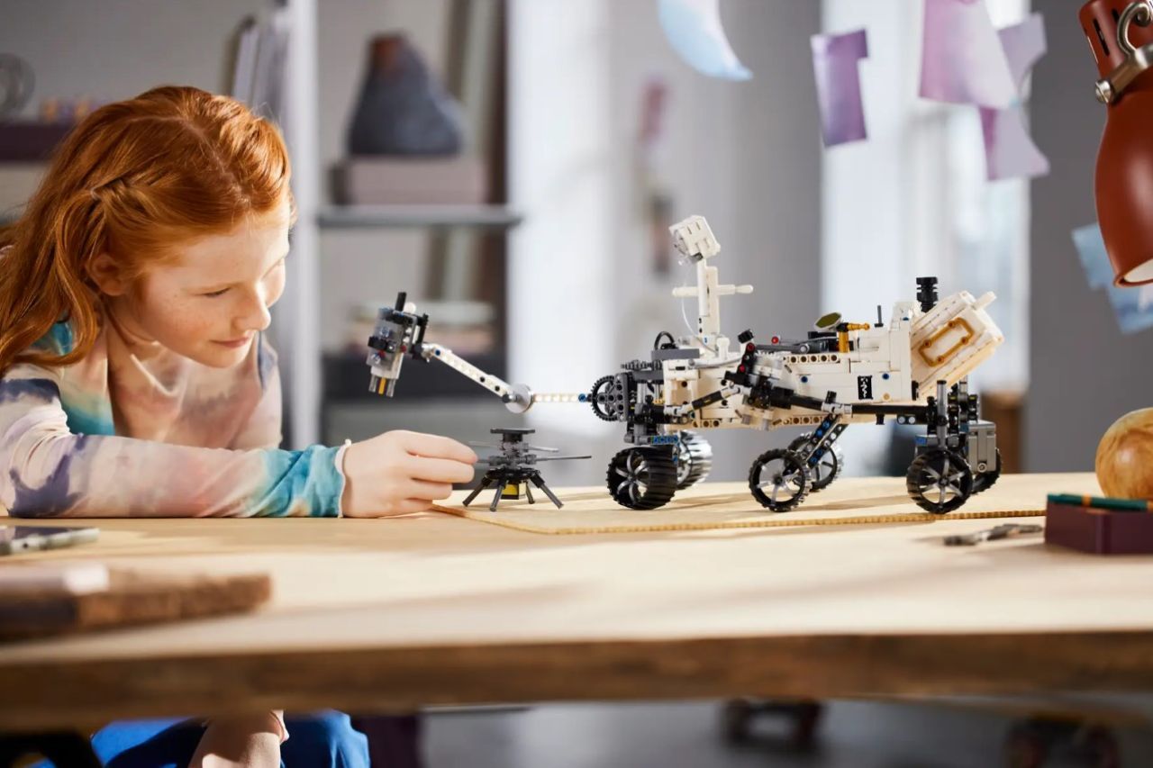 LEGO Technic - imponujący model łazika Perseverance. Zestaw ma zachęcić ...