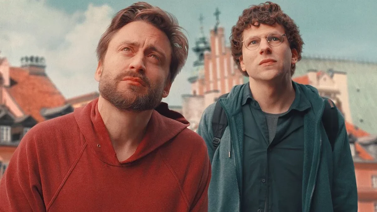 Prawdziwy ból ma zwiastun. Jesse Eisenberg i Kieran Culkin kontra PKP ...