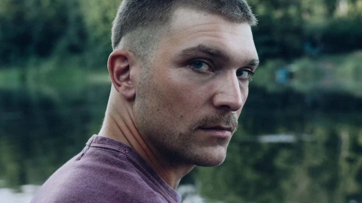 Piotr Witkowski w zwiastunie serialu o wampirach. Stworzyła go siostra Elona Muska