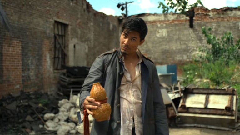 Lewis Tan jako Batman w serialu Titans? Jest dementi