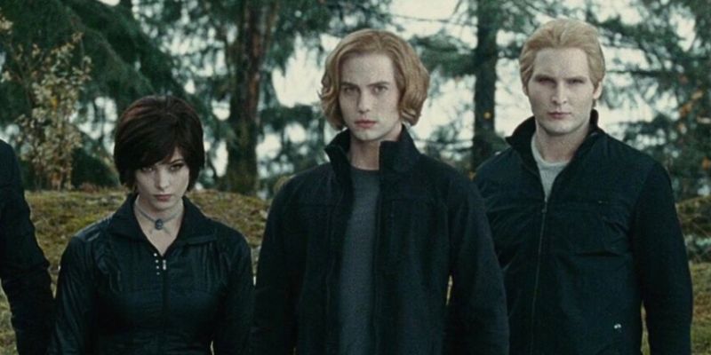 Zmierzch: filmowi Alice, Jasper i Carlisle spotkali się po latach. Jak ...