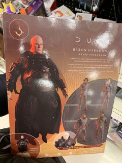 Diuna - tak wygląda baron Vladimir Harkonnen. Zdjęcie postaci z filmu