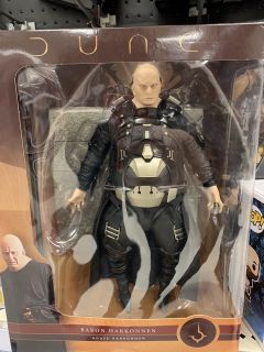Diuna - tak wygląda baron Vladimir Harkonnen. Zdjęcie postaci z filmu