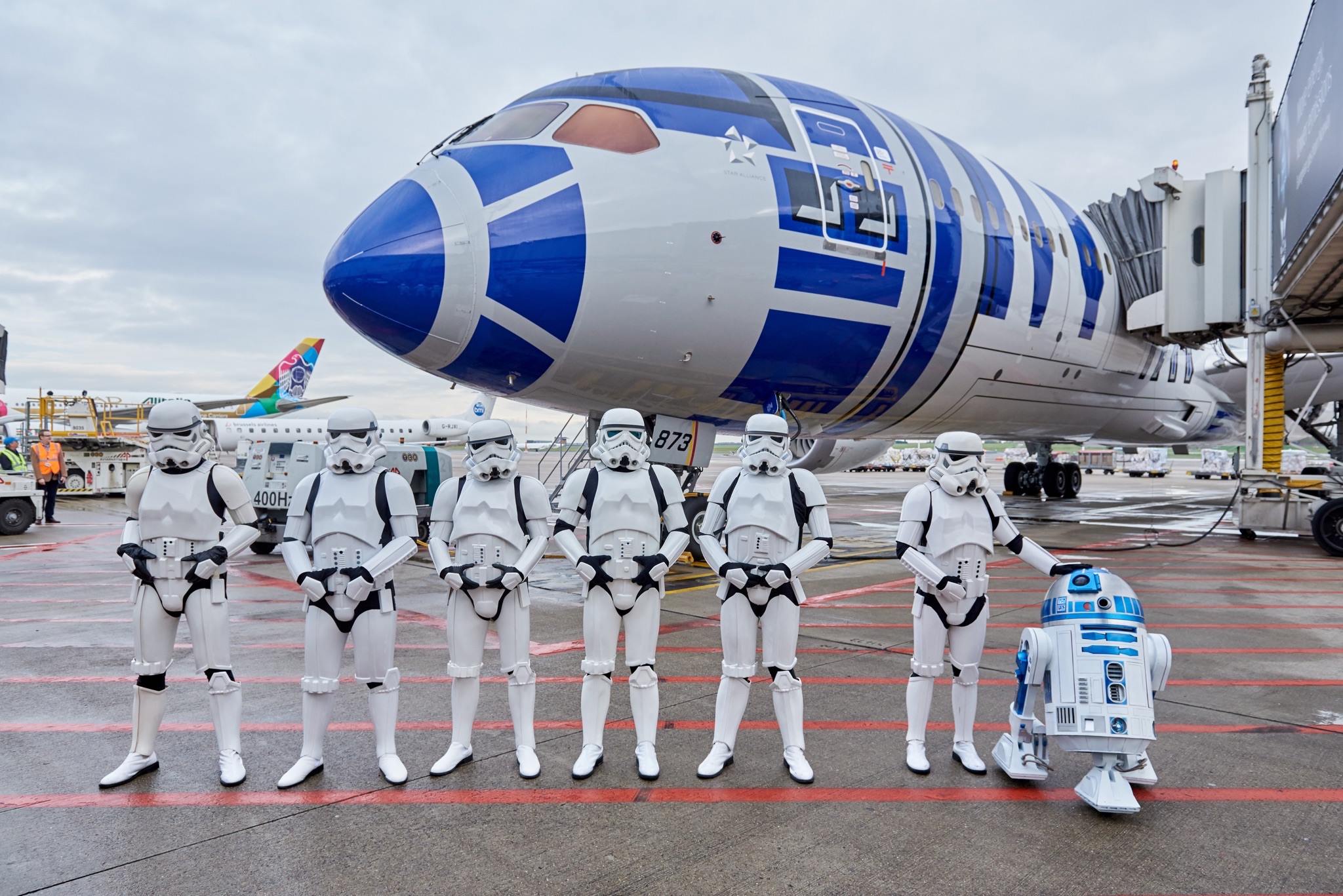 Zobacz niesamowity samolot R2D2 japońskich linii ANA