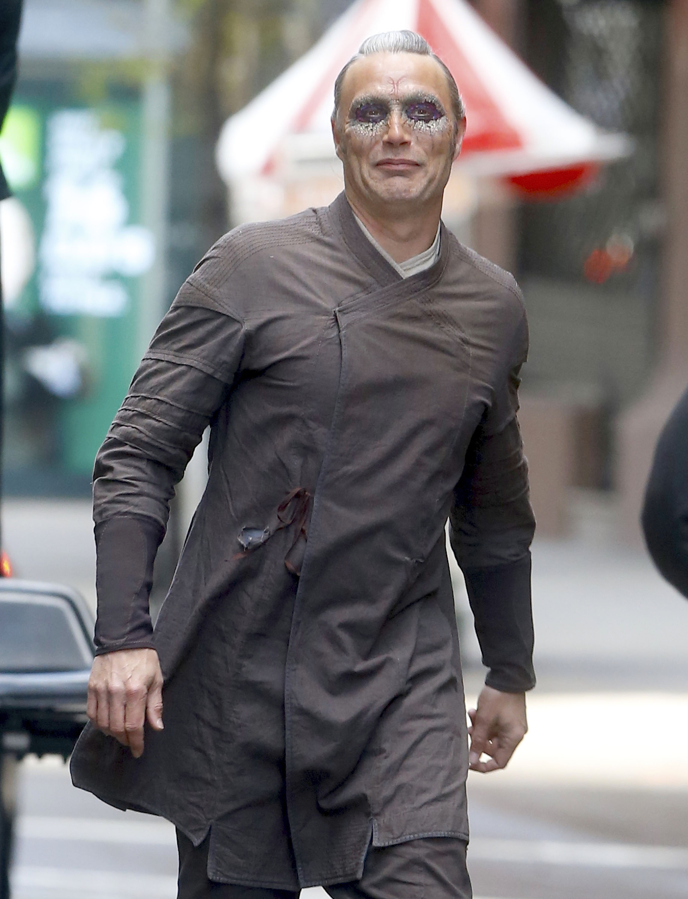 Mads Mikkelsen jako czarny charakter Doctora Strange’a – zdjęcia z planu