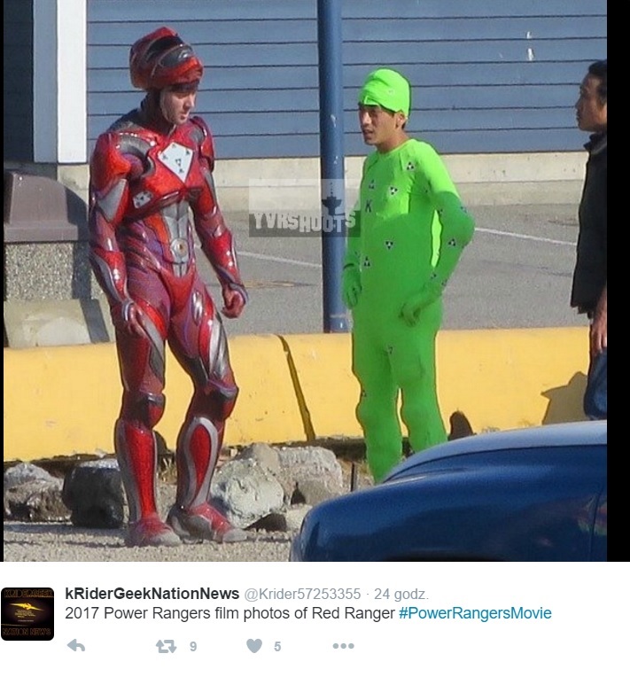 Czerwony Ranger w walce. Zdjęcia z planu Power Rangers